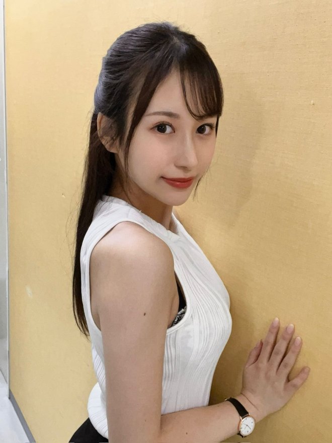 混血寫真女神朝宮來奈 流利英語超模身材成話題